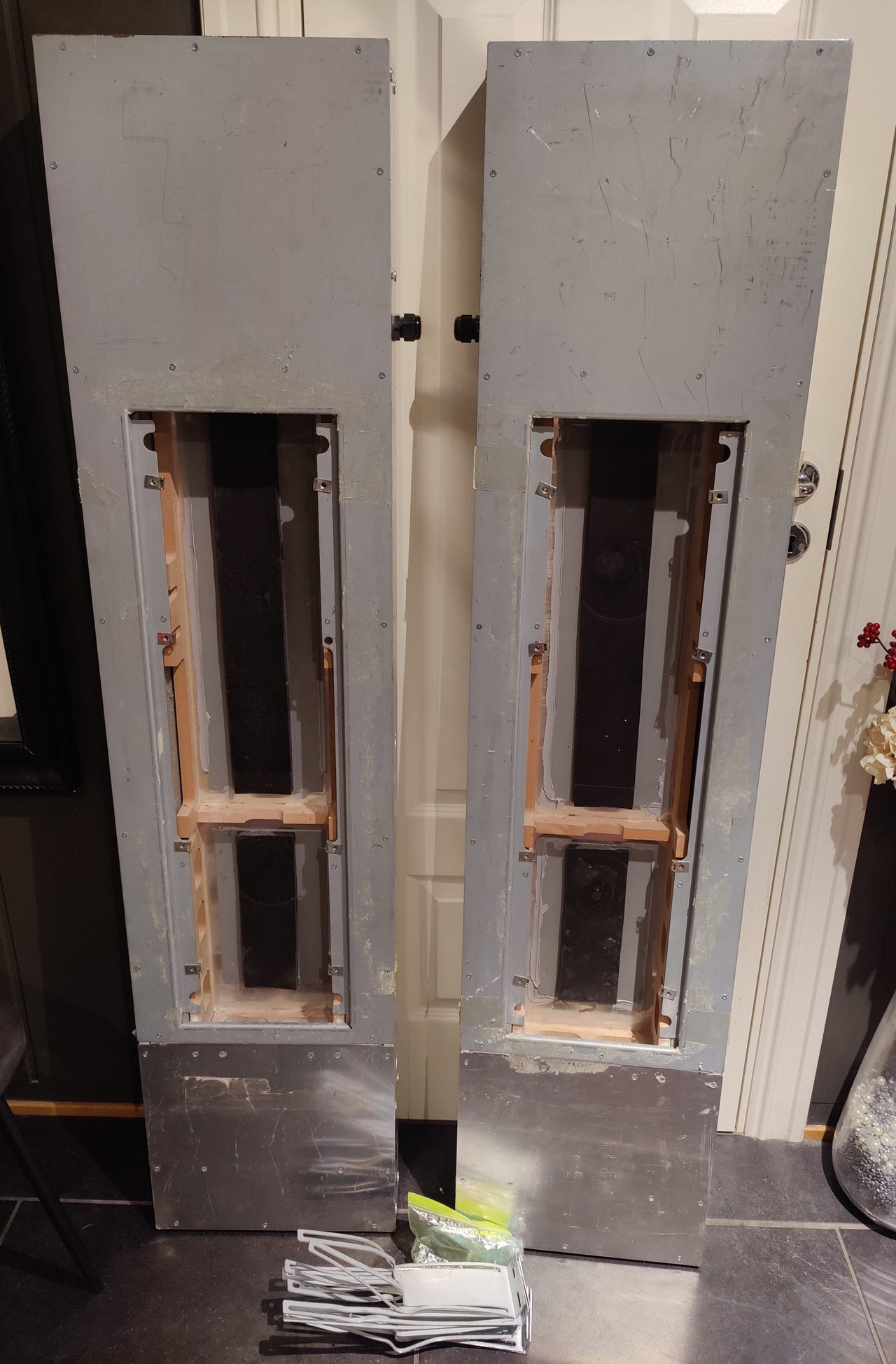 Backbox til front/center høytalere fra Bowers & Wilkins | FINN-torget