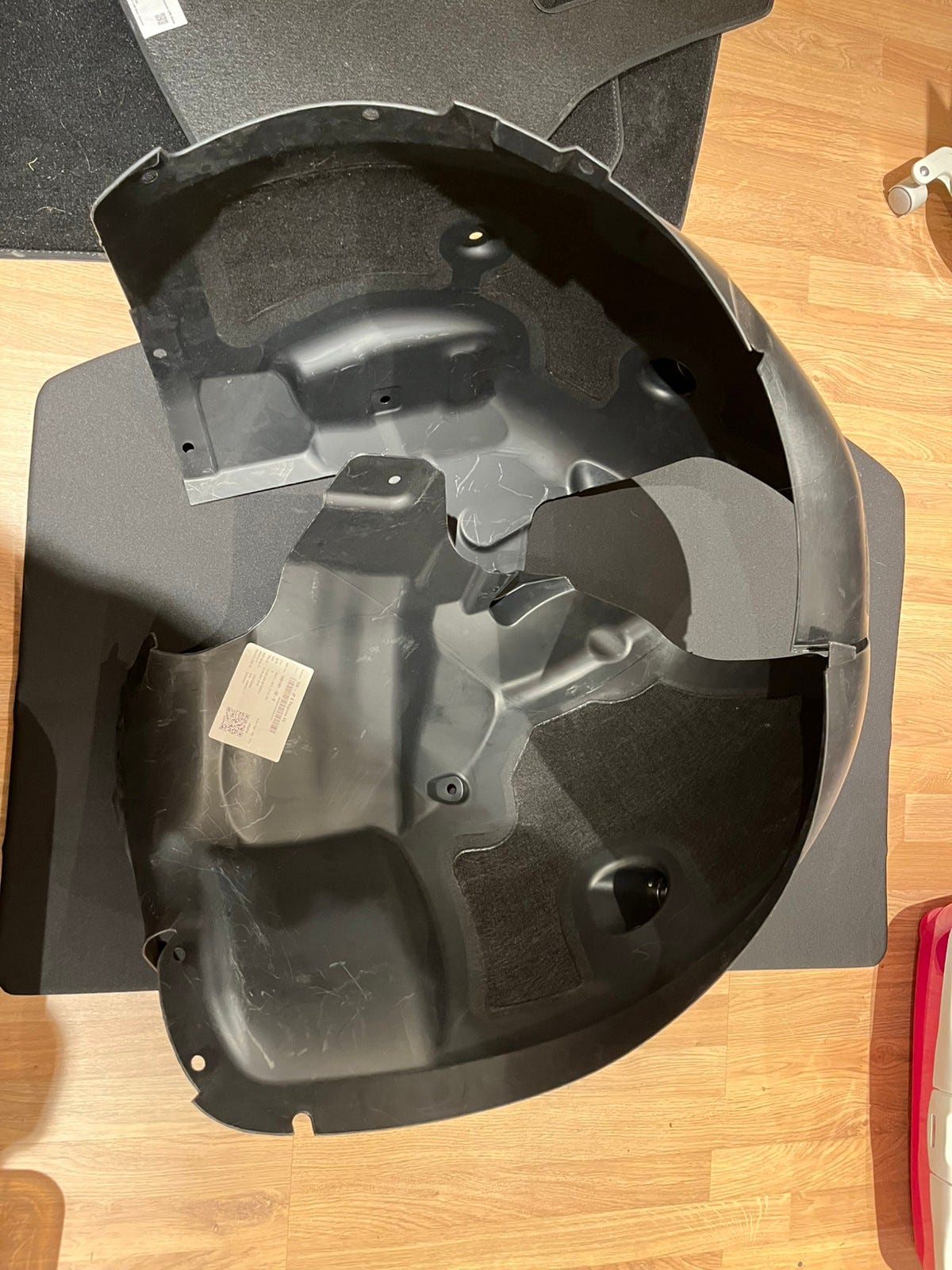 Innerskjerm foran venstre Tesla model 3 | FINN-torget