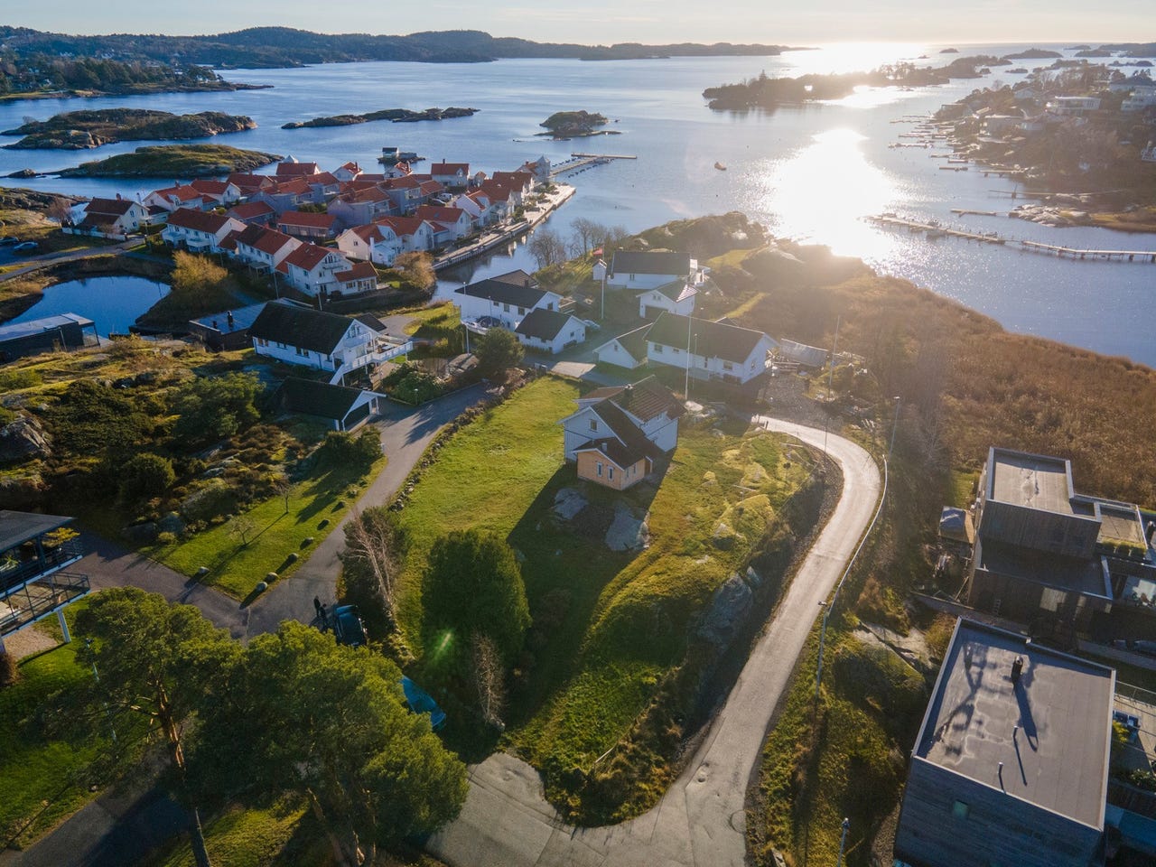UNIK MULIGHET - Flott eiet tomt i sydvest med flotte utsikt og ...