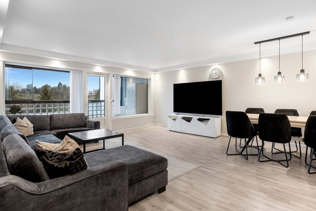 Lys, romslig 3-roms/2 balkonger | Varmtvann inkl | IN- og ...