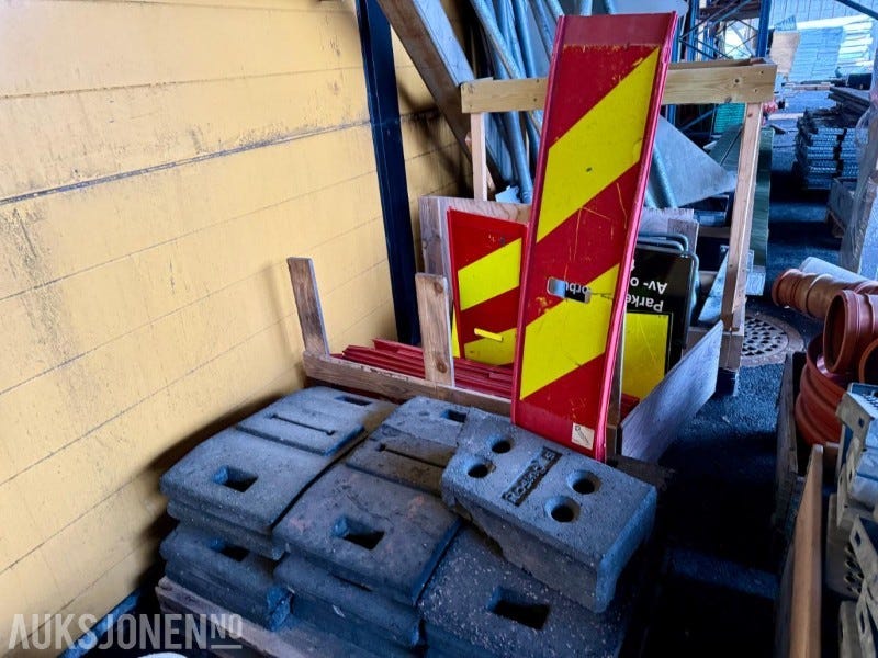 12 STK VEIAVVISERE - SPERRINGER M/FUNDAMENT, avsluttes 09.12 | FINN-torget