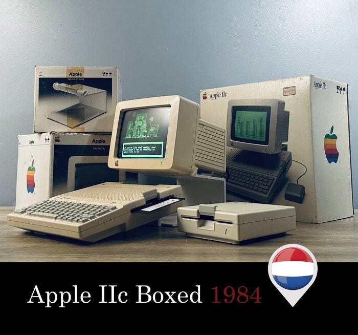 Apple IIc + Apple IIc Monitor + Apple IIc monitore Holder + apple IIc ...