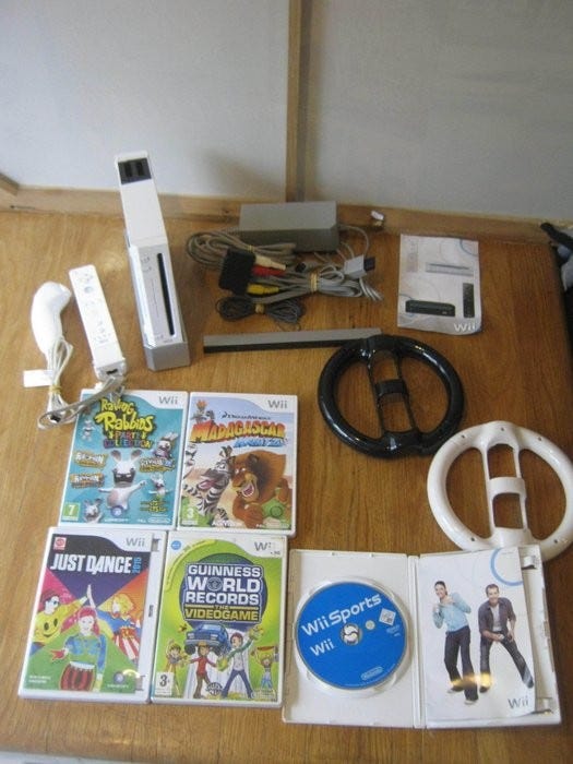 Nintendo - Wii - Nice Wii+5 games and all the wires you need ...