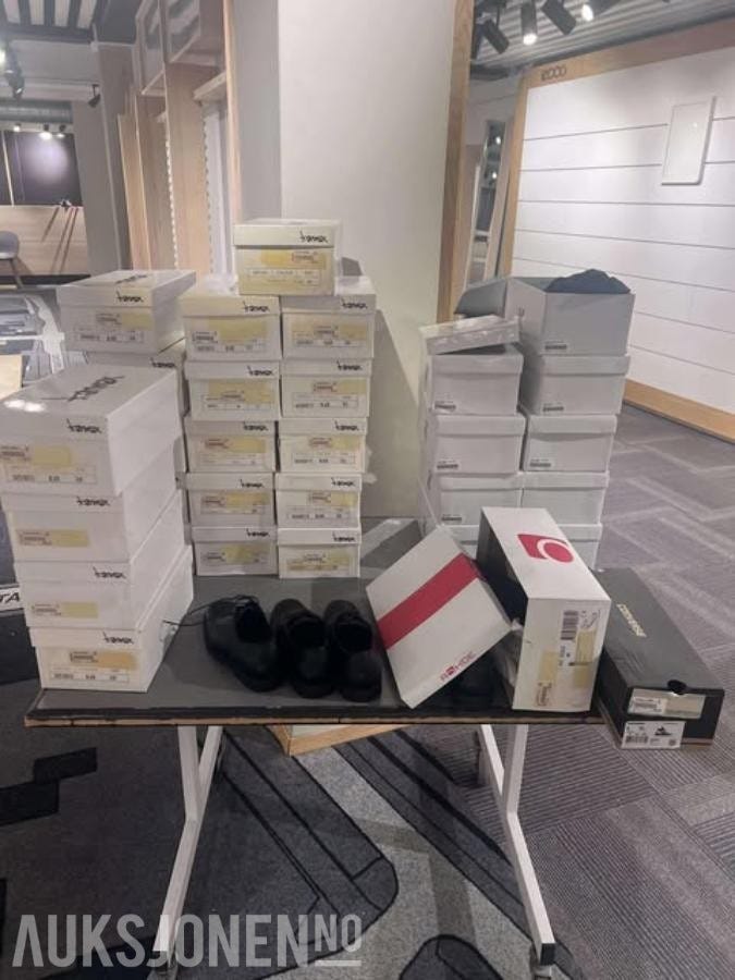Sko fra konkurs - Skofus 2024 - ca 300-400 nye sko. Vikingsko, Converse ...