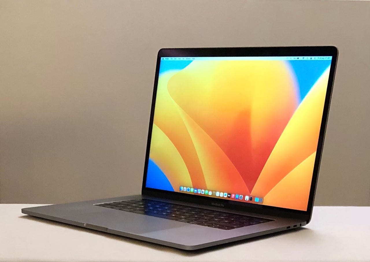 Fantastisk MacBook Pro 15", 2017, Touch Bar, Retina-skjerm, 16 GB minne ...