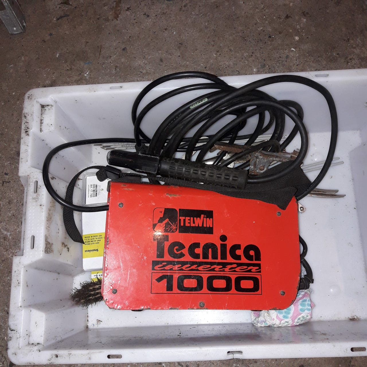 Utleie av sveiseapparat, pinner evnt kan jeg sveise for deg. Radøy ...