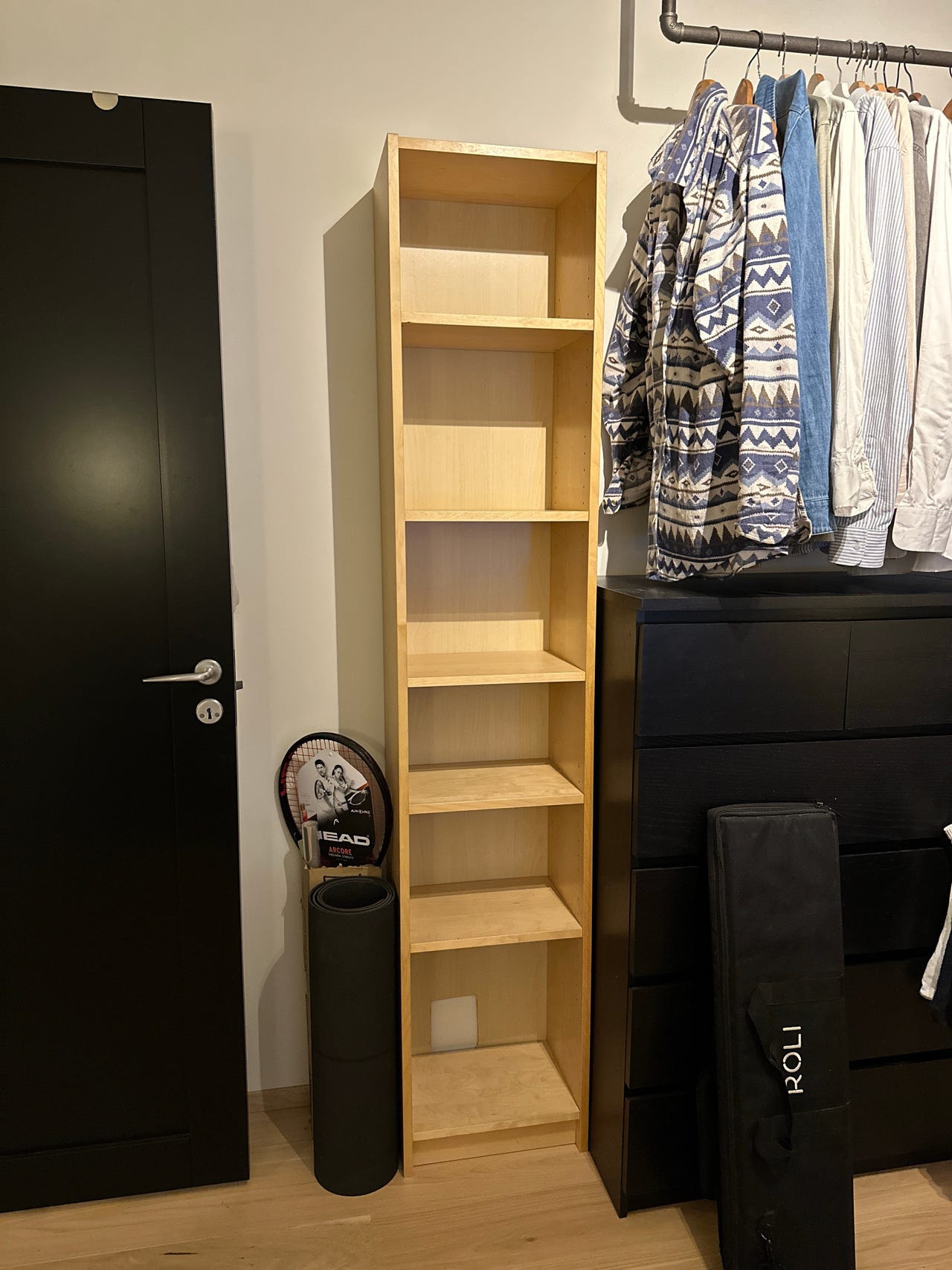 Smal og høy billy bokhylle | FINN-torget