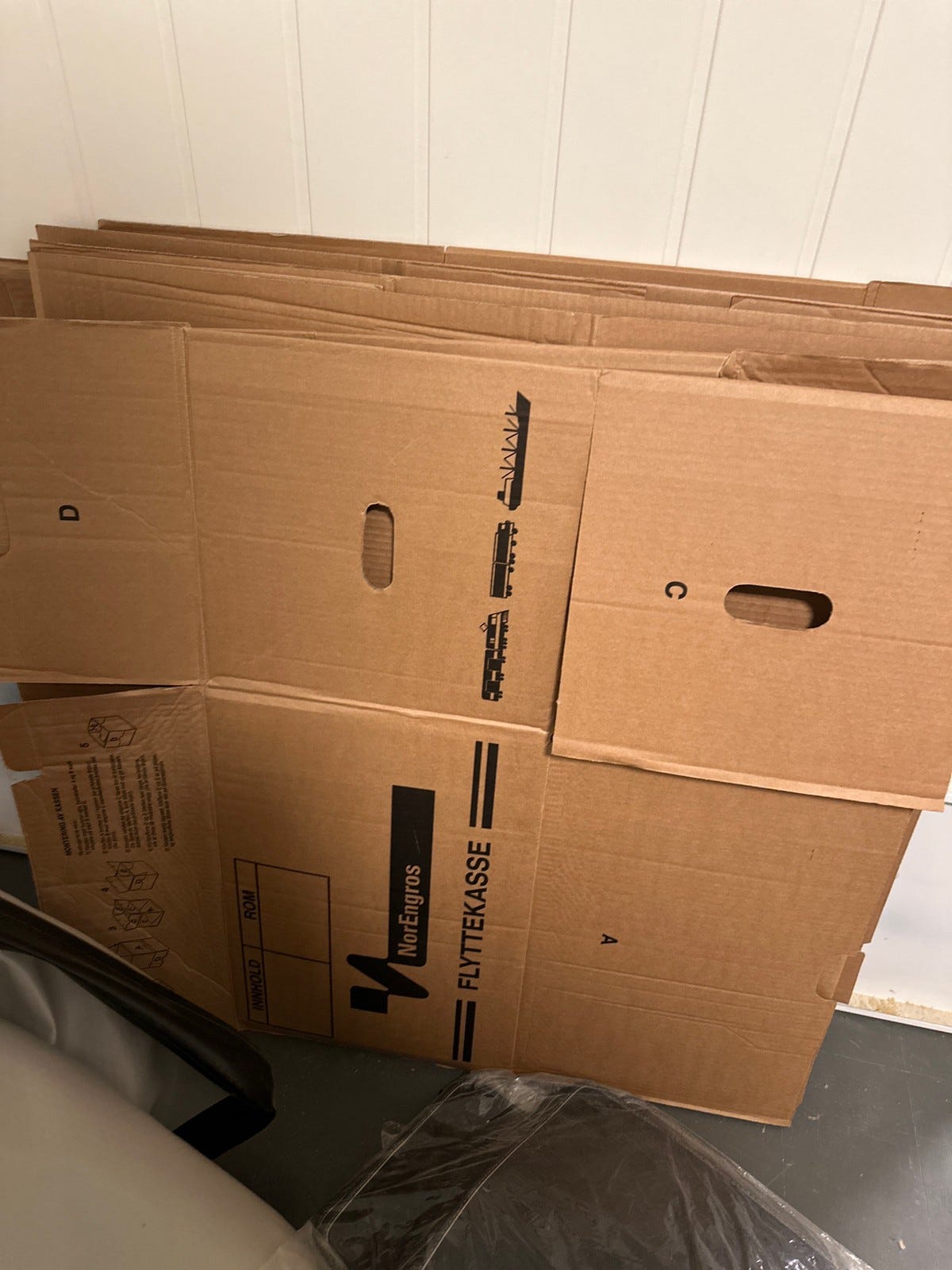 flytteesker ca 30-35 stk | FINN torget