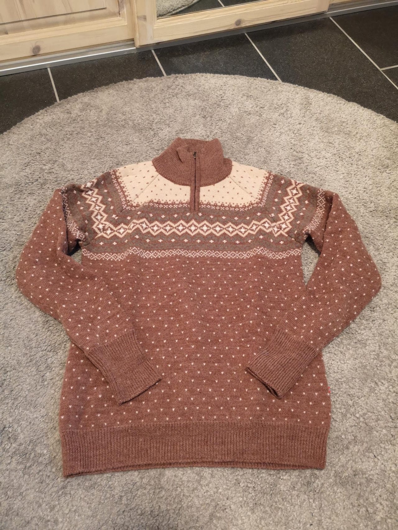 Ubrukt ullgenser fra Jotunheim i str M | FINN-torget