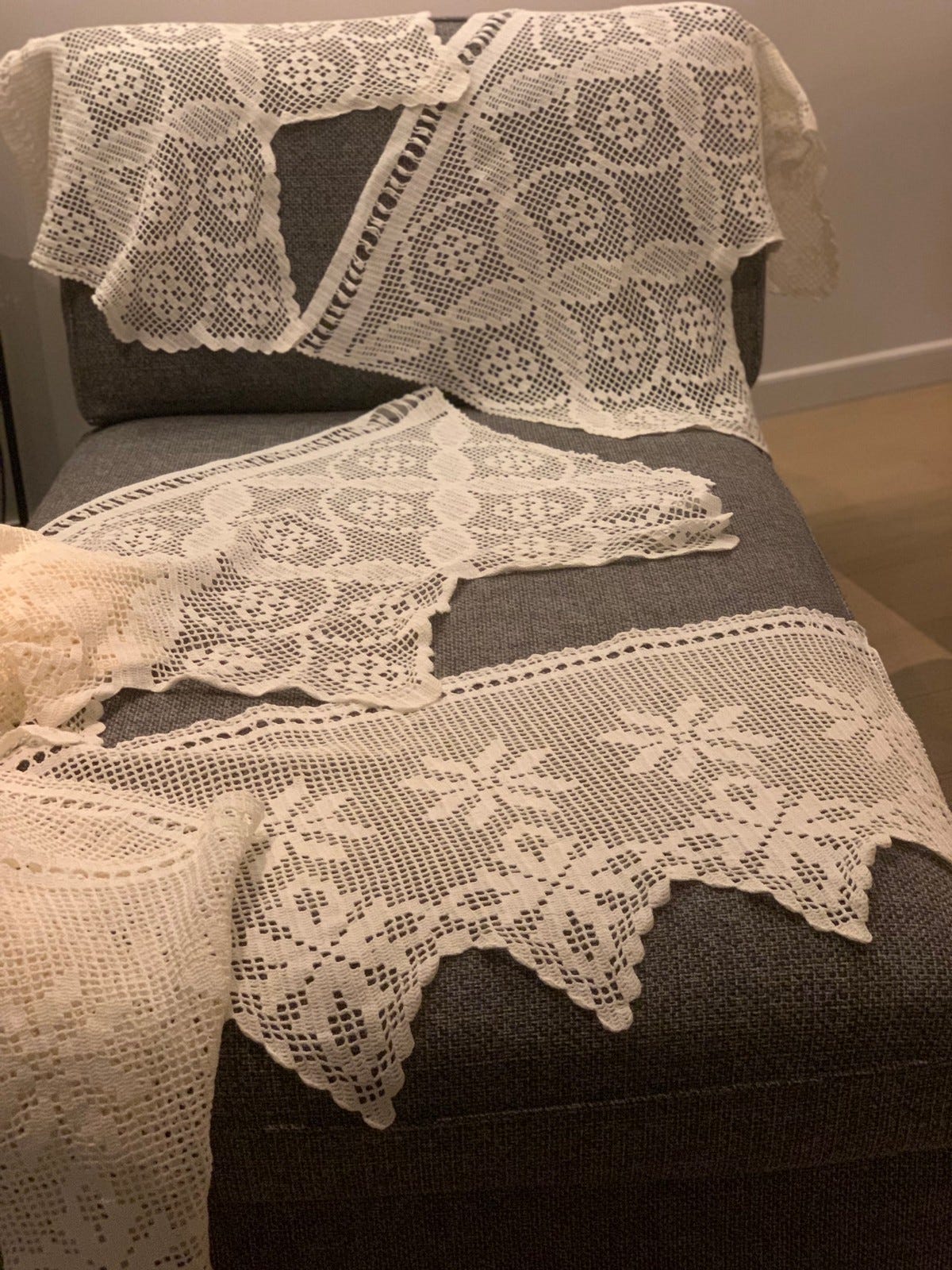 Heklede gardinkapper, bredde 265-270 cm | FINN-torget