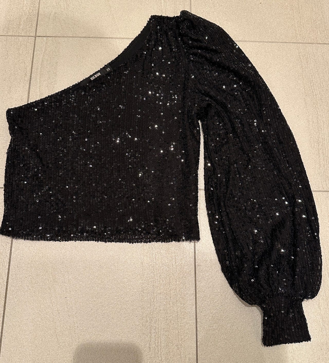 Lekker paljett topp med en arm - ubrukt | FINN torget