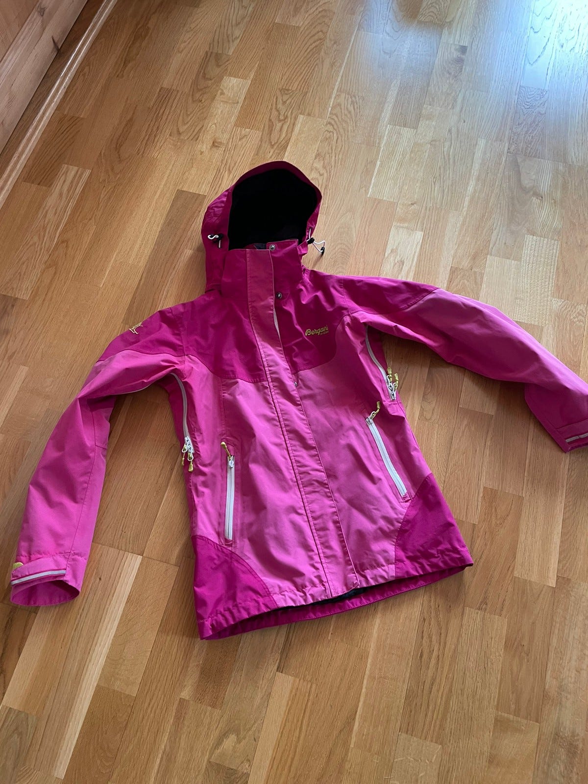 Bergans allværsjakke | FINN torget