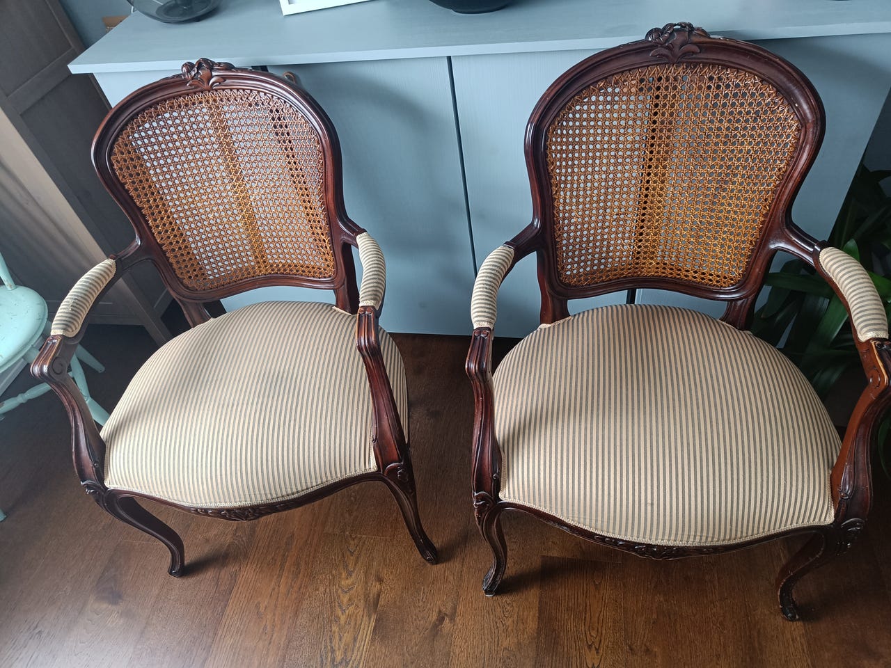 Vakre stoler i sen rokokko stil selges | FINN-torget