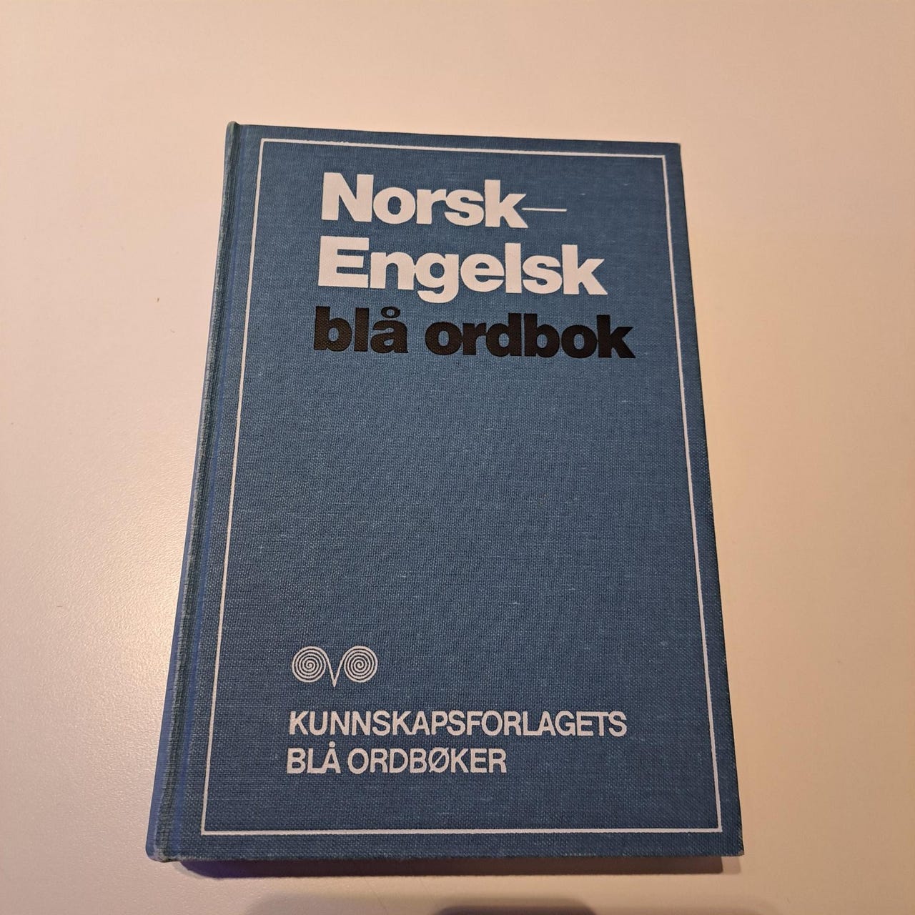 Norsk- engelsk blå ordbok fra Kunnskapsforlaget | FINN-torget