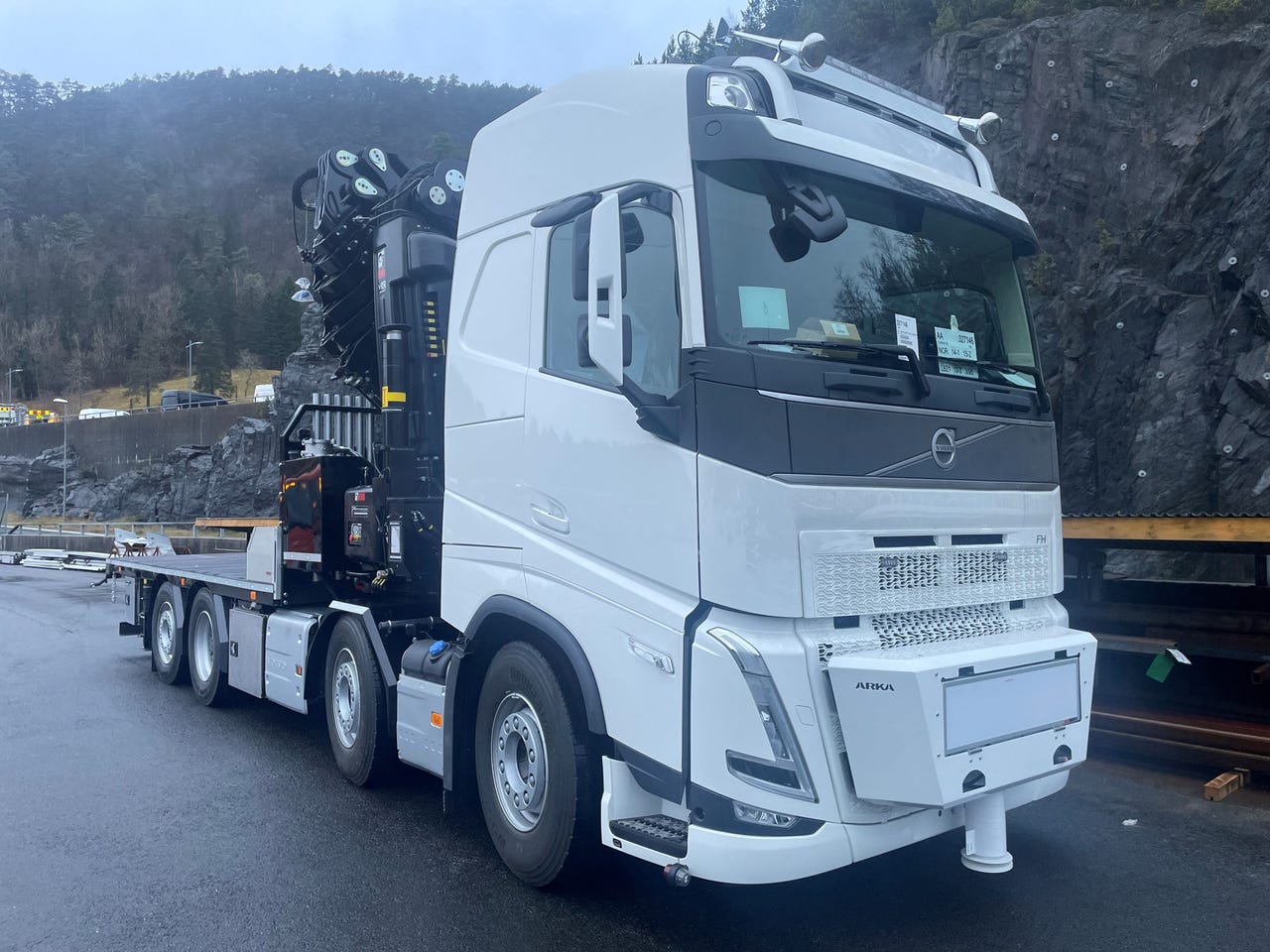 Til salgs: Volvo FH 540 8x2 med HIAB 1188 Kran og ARKA lastekasse ...