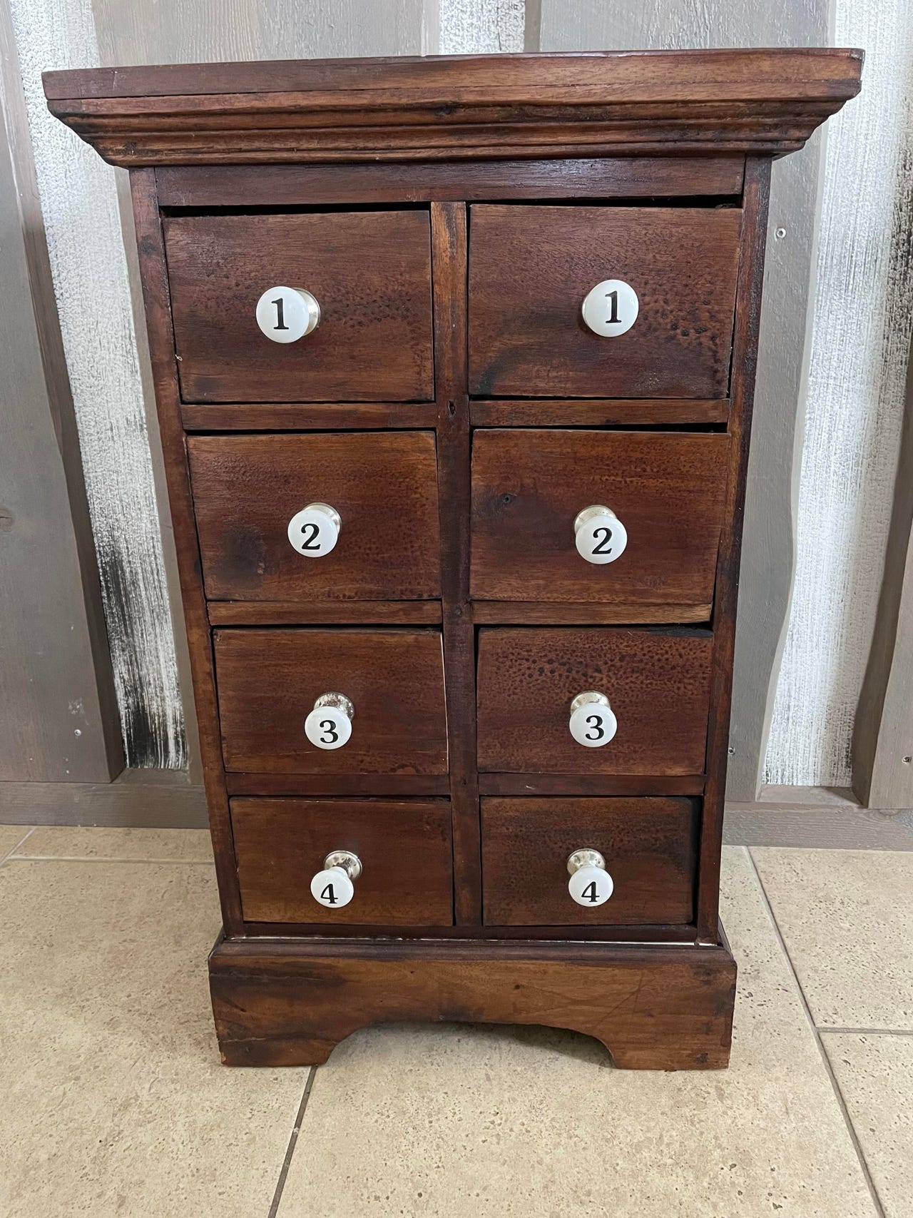 Brun liten kommode | FINN torget