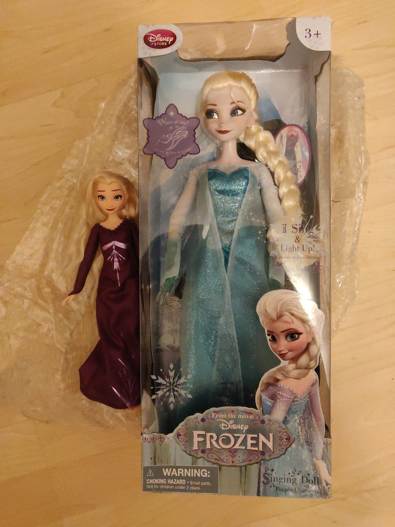 Disney Store Exclusive Disney Frozen Elsa 16" Singing Doll Lights Up ...
