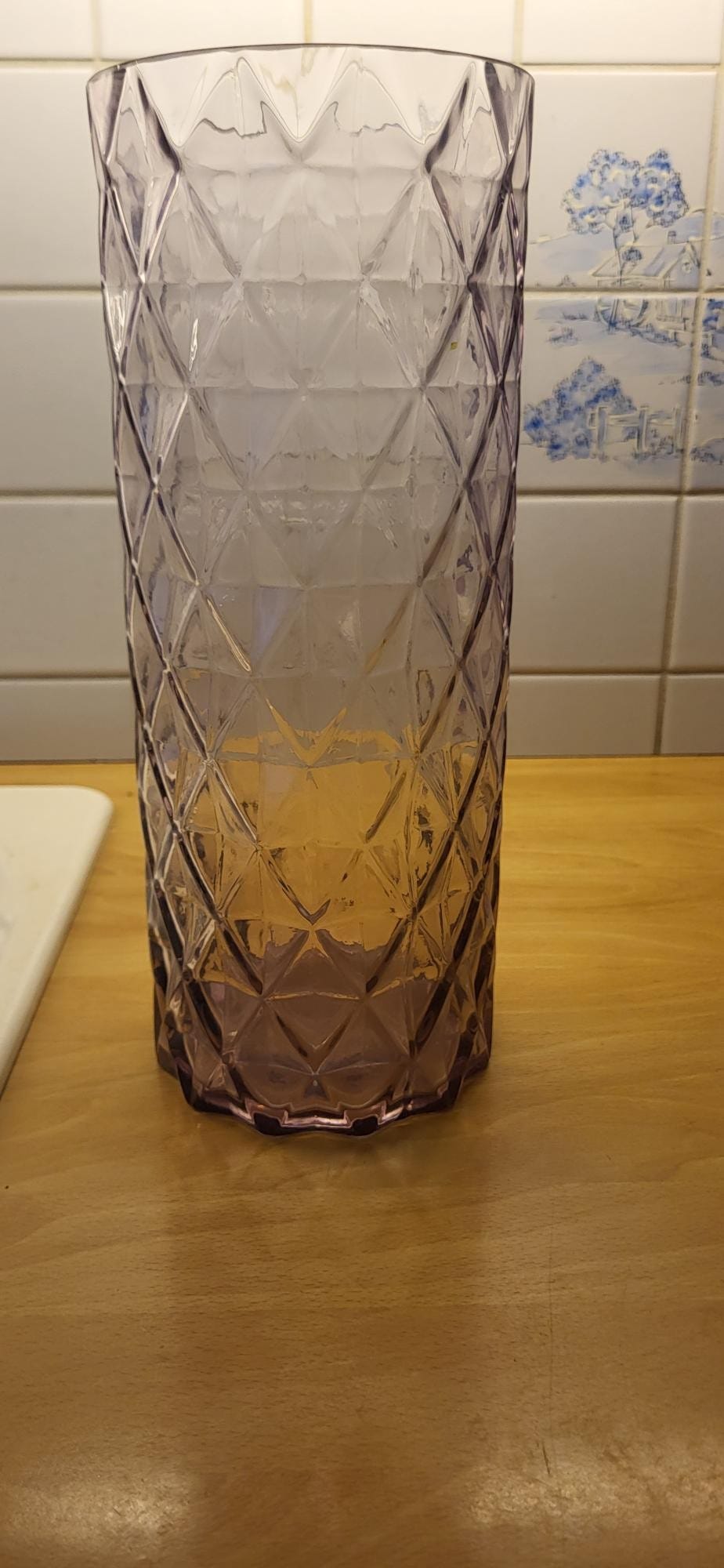 Lekker vase i lilla/ syrinfarget glass | FINN torget