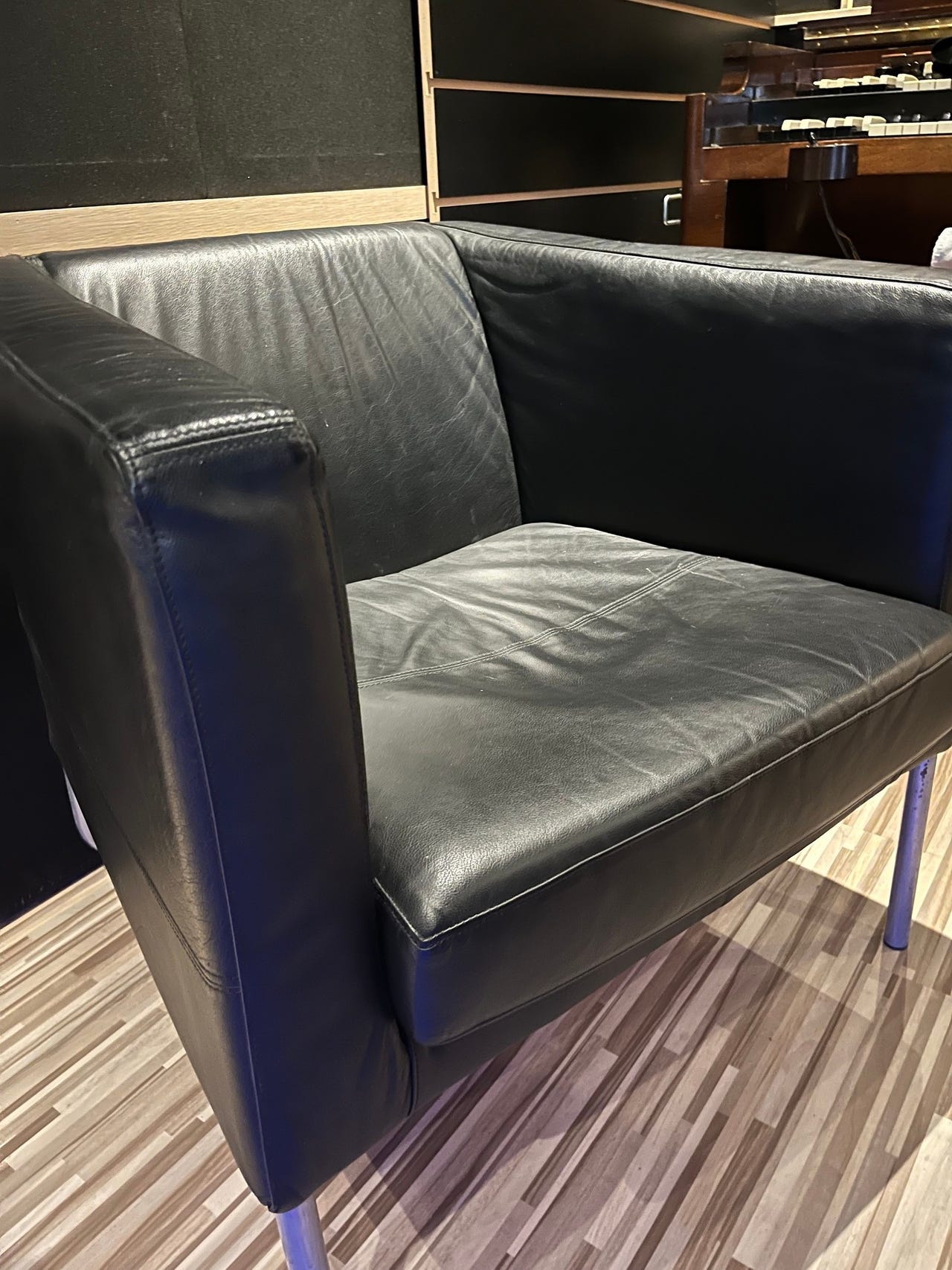 2 stk Ikea lounge stoler i syntetisk skinn selges | FINN torget