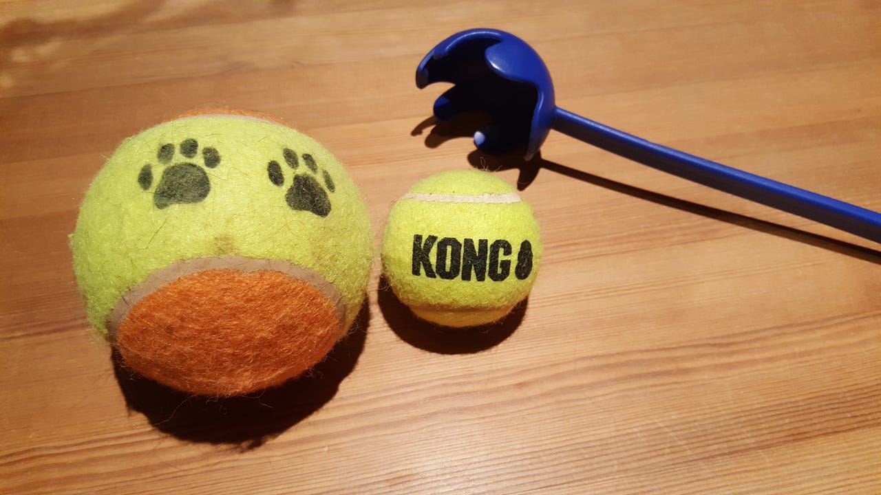 Ballkaster med tennisball pluss ekstra stor tennisball | FINN-torget