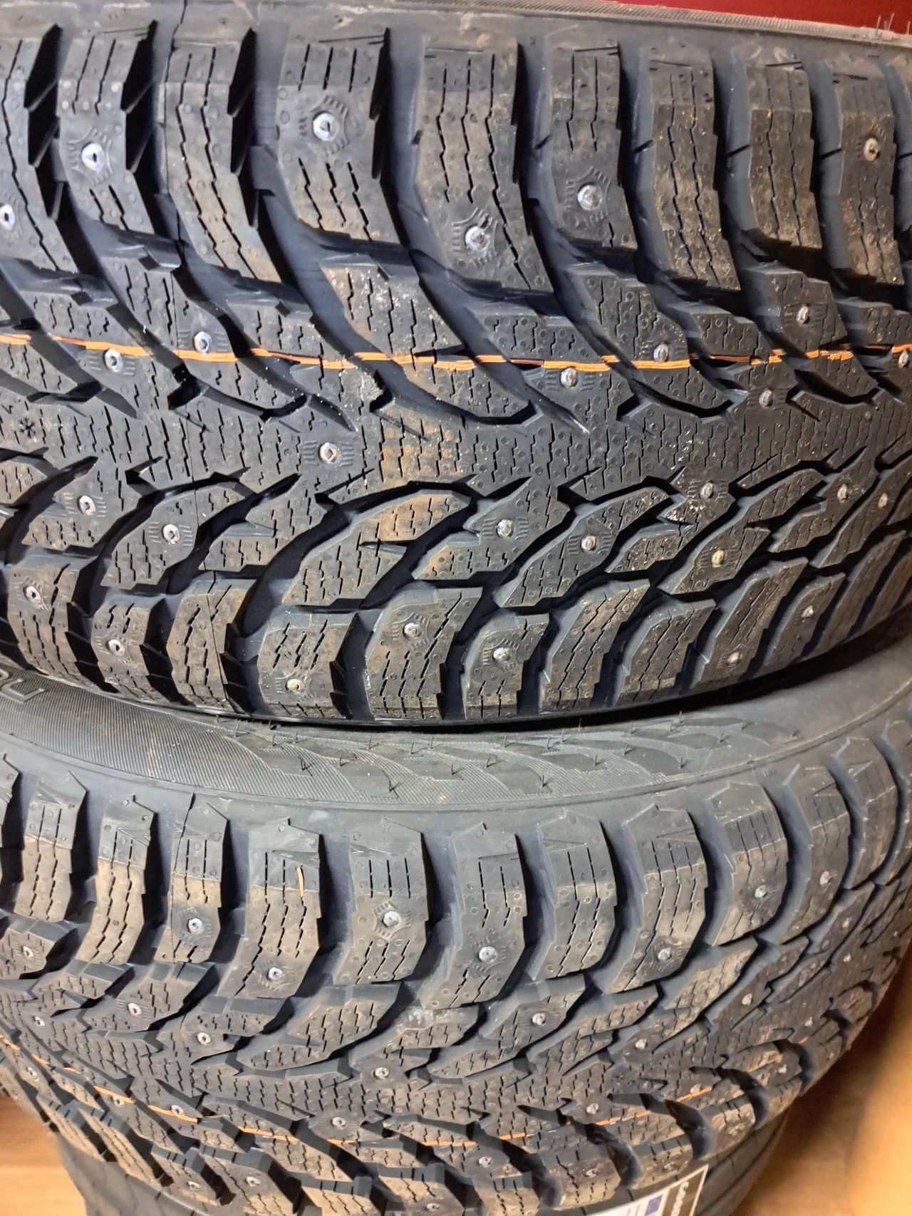 2.stk. 255/45R20 nye Nokian Hakka 9 Pigg. | FINN torget