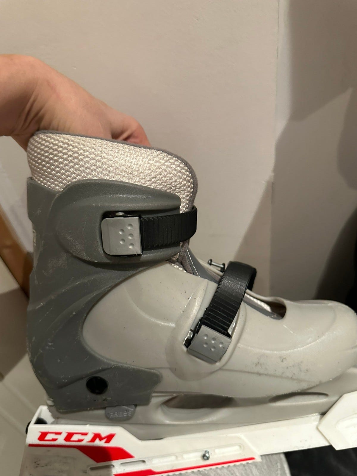 Skøyter med nye kalosjer str 35-37 | FINN-torget