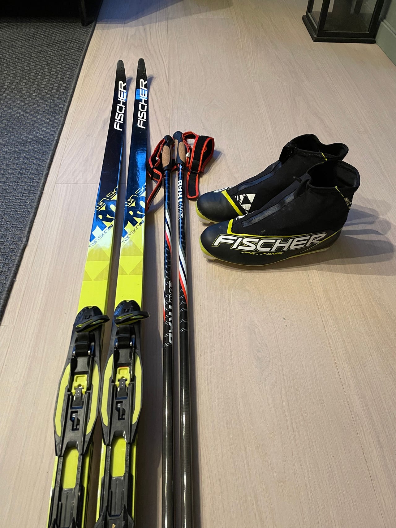 UTLEIE: Fisher felleski, staver og sko (44) | FINN-torget