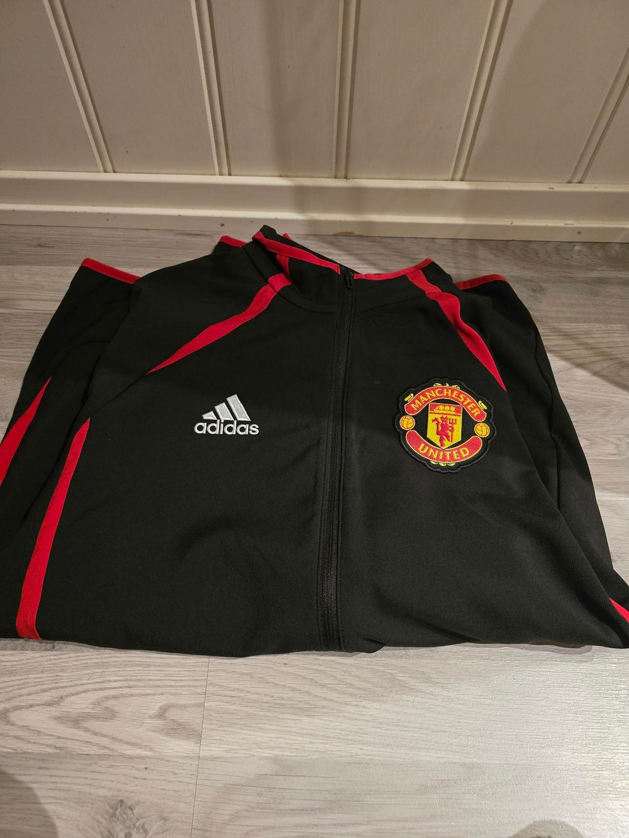 Manchester United tynn jakke | FINN torget