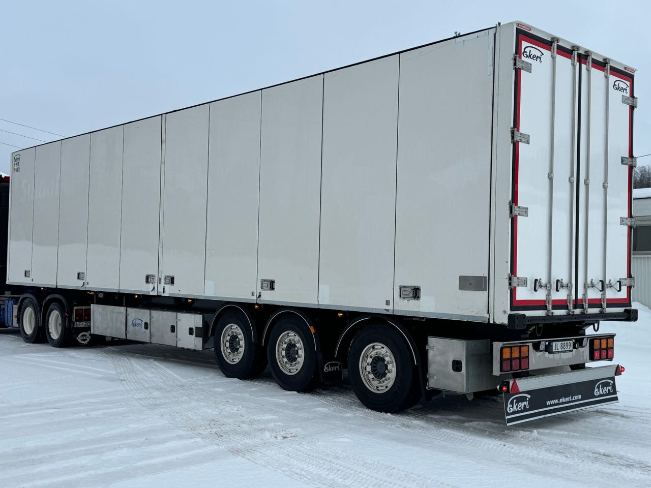 Til salgs: Ekeri Ekeri FNA trailer med Carrier 2 temp, lastebommer, løft, sving, bra med kasser ...