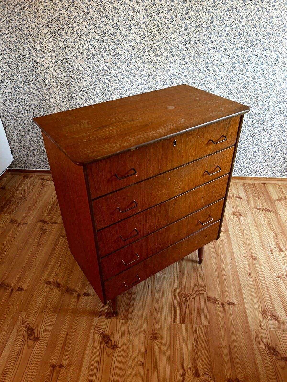 Reservert Gammel, men pen Kommode selges | FINN torget