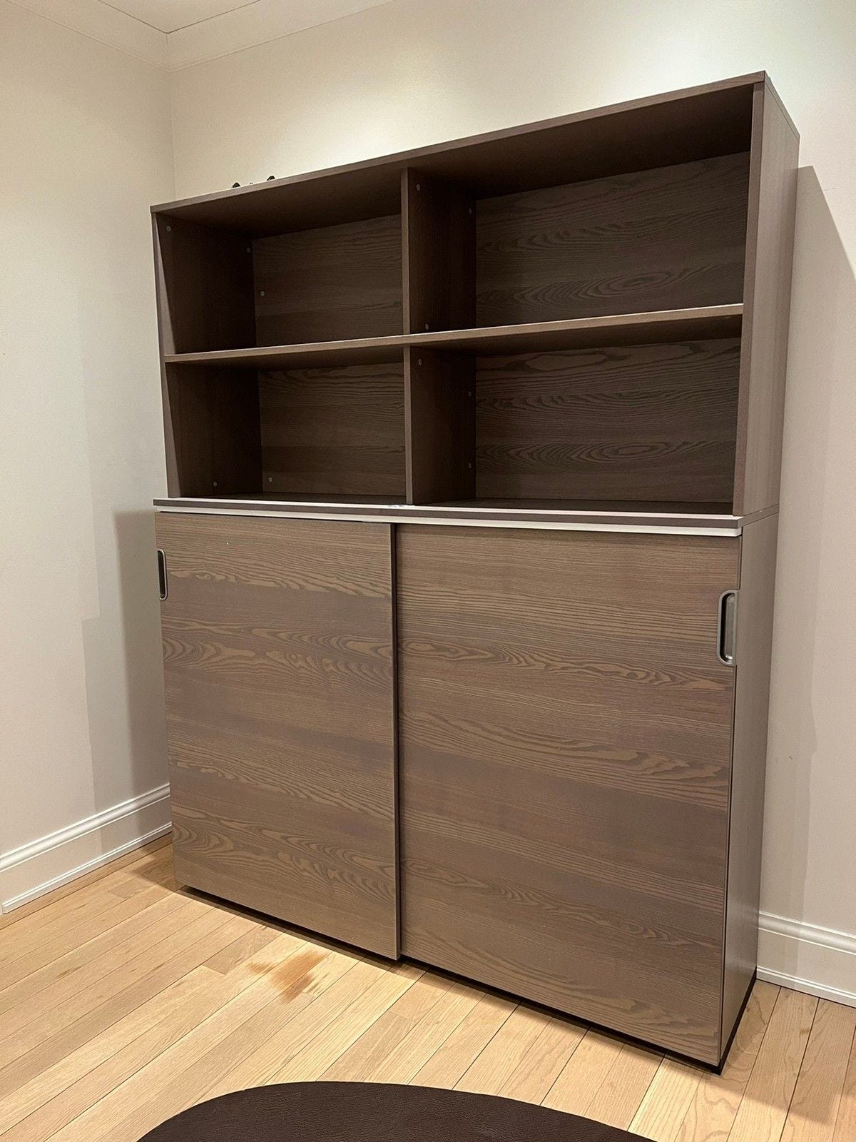 Ikea Galant skap med påbyggingsdel , skyvedører og lås | FINN-torget