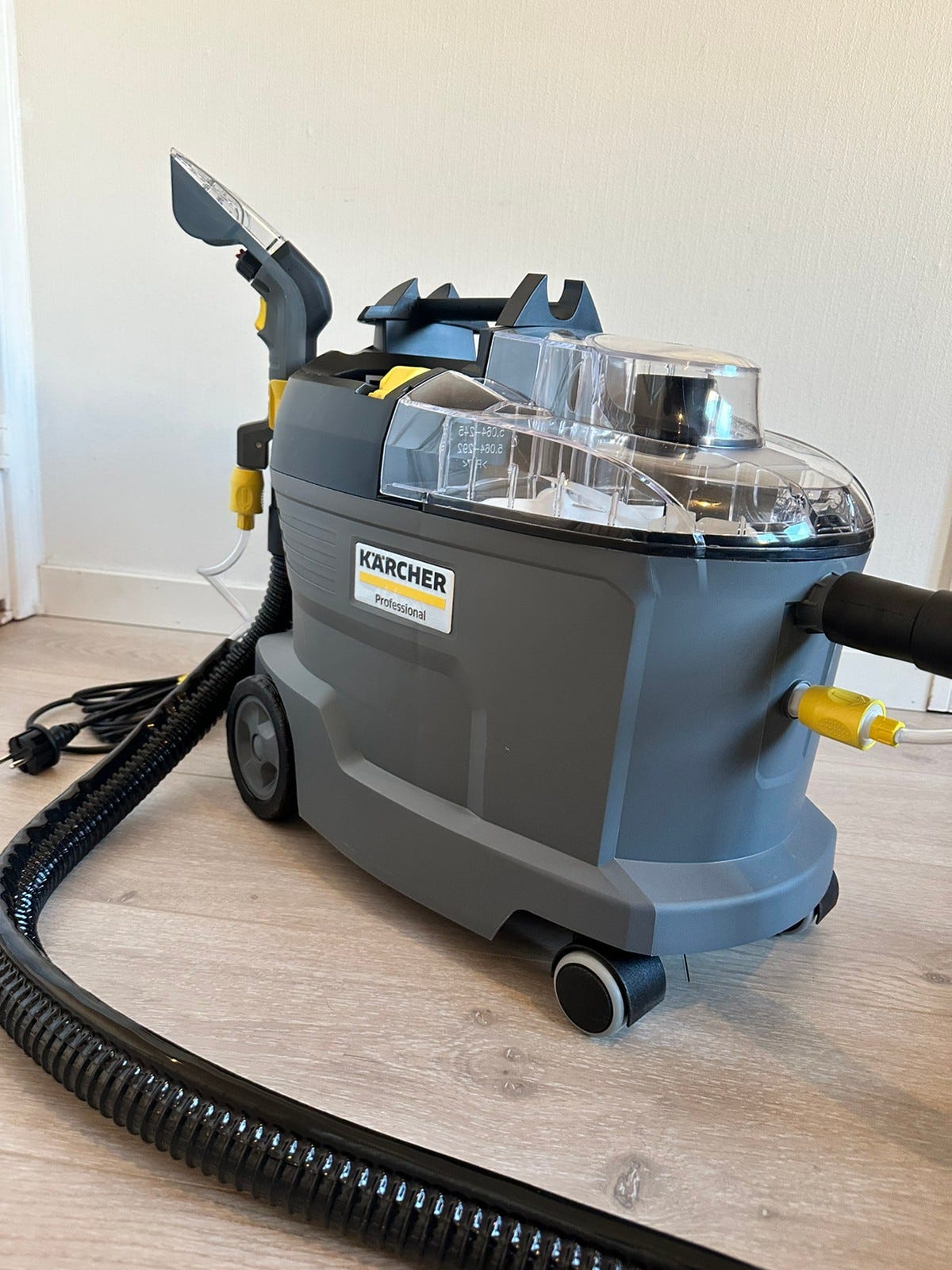 UTLEIE: Karcher Puzzi 8/1. | FINN-torget