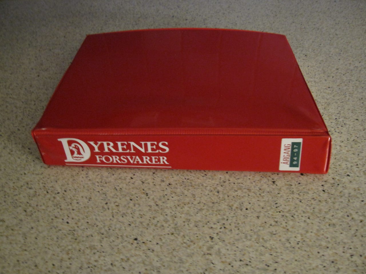 Blader:Dyrebeskyttelsen og Argus fra Kjemp for Dyrene | FINN-torget