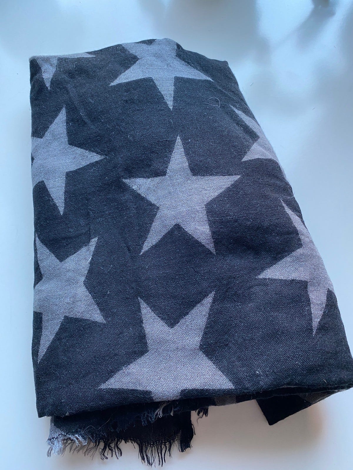 BeckSöndergaard ull og silkeskjerf med stjerner | FINN torget