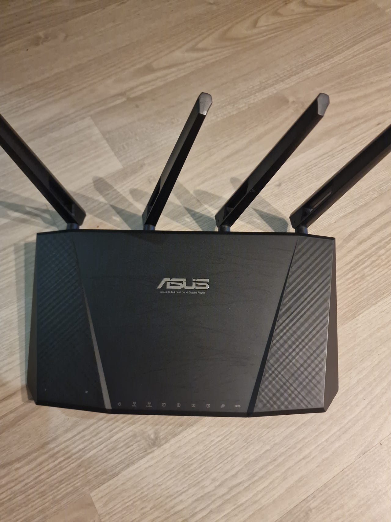 Asus RT-AC87U - AC2400 - tråløs ruter - 4x4 dual band gigabit | FINN-torget