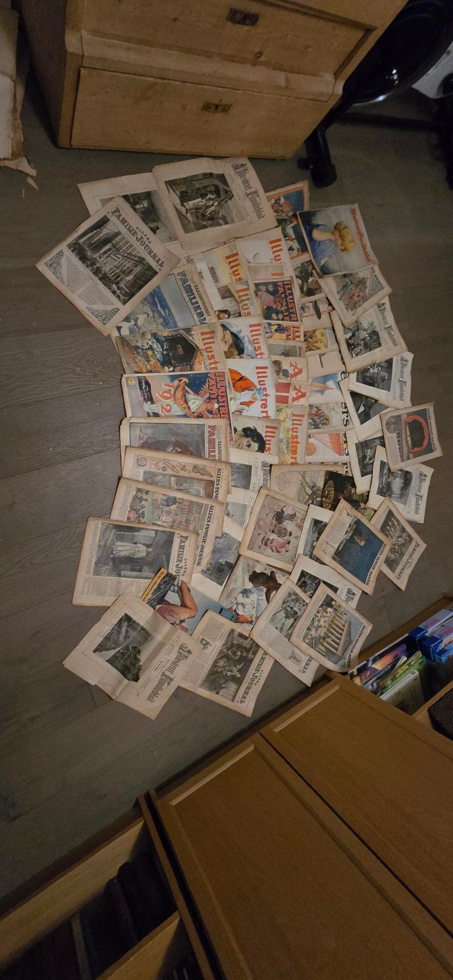 Gamle ukeblader og aviser selges høystbydende | FINN-torget