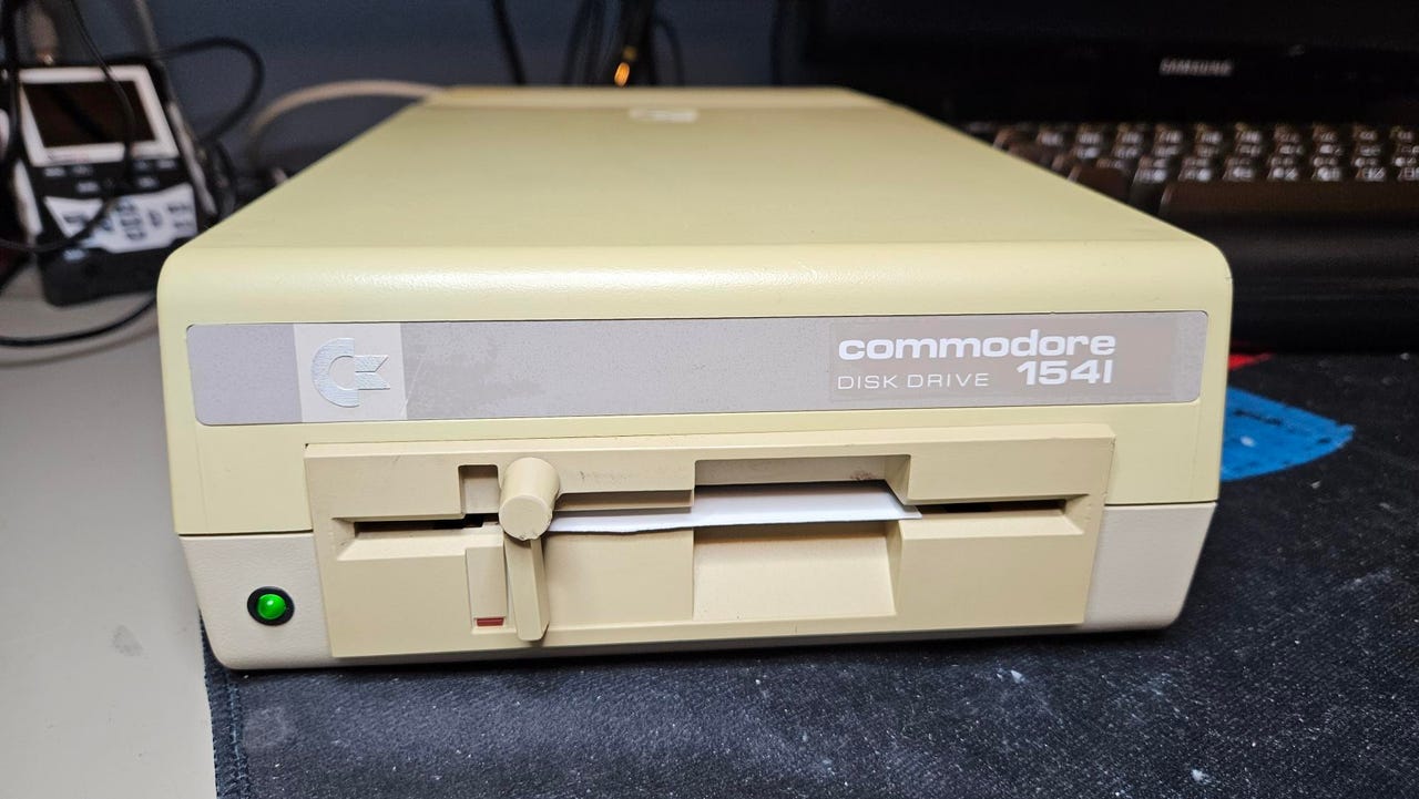 Commodore 1541 diskettstasjon - hvit - virker | FINN torget