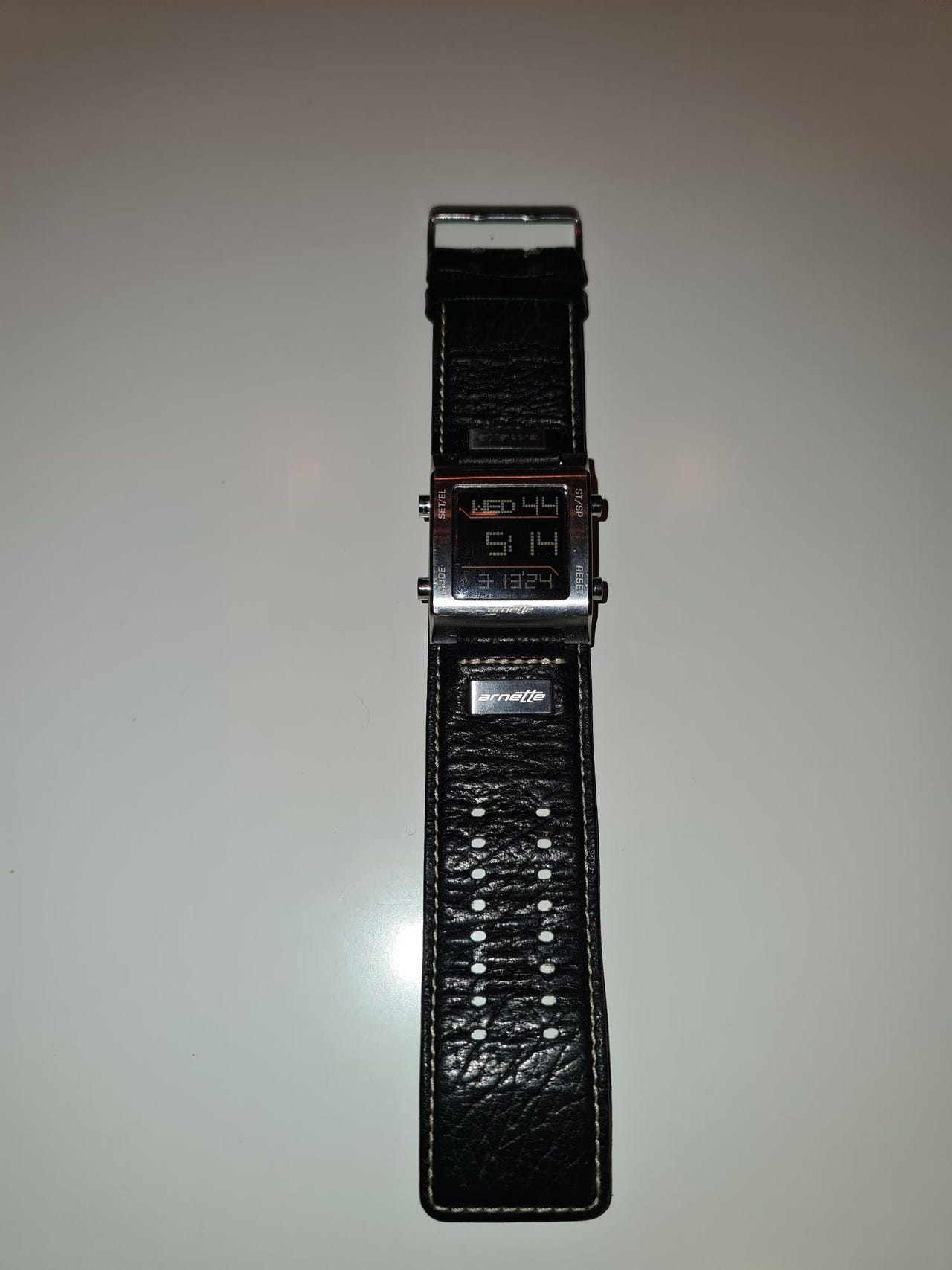 ARNETTE DIGTAL WATCH | FINN torget