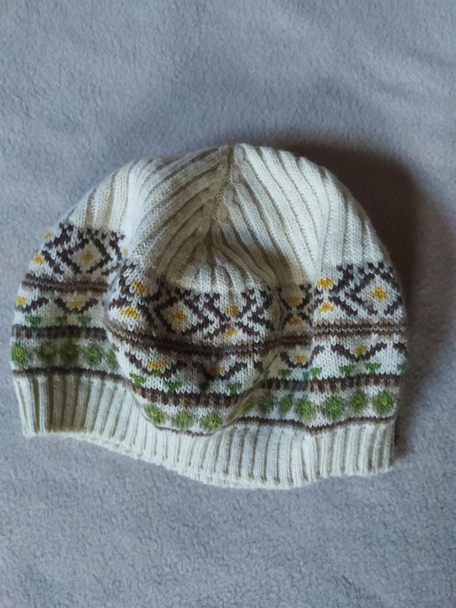 Strikkelue i 100 % ull. | FINN torget