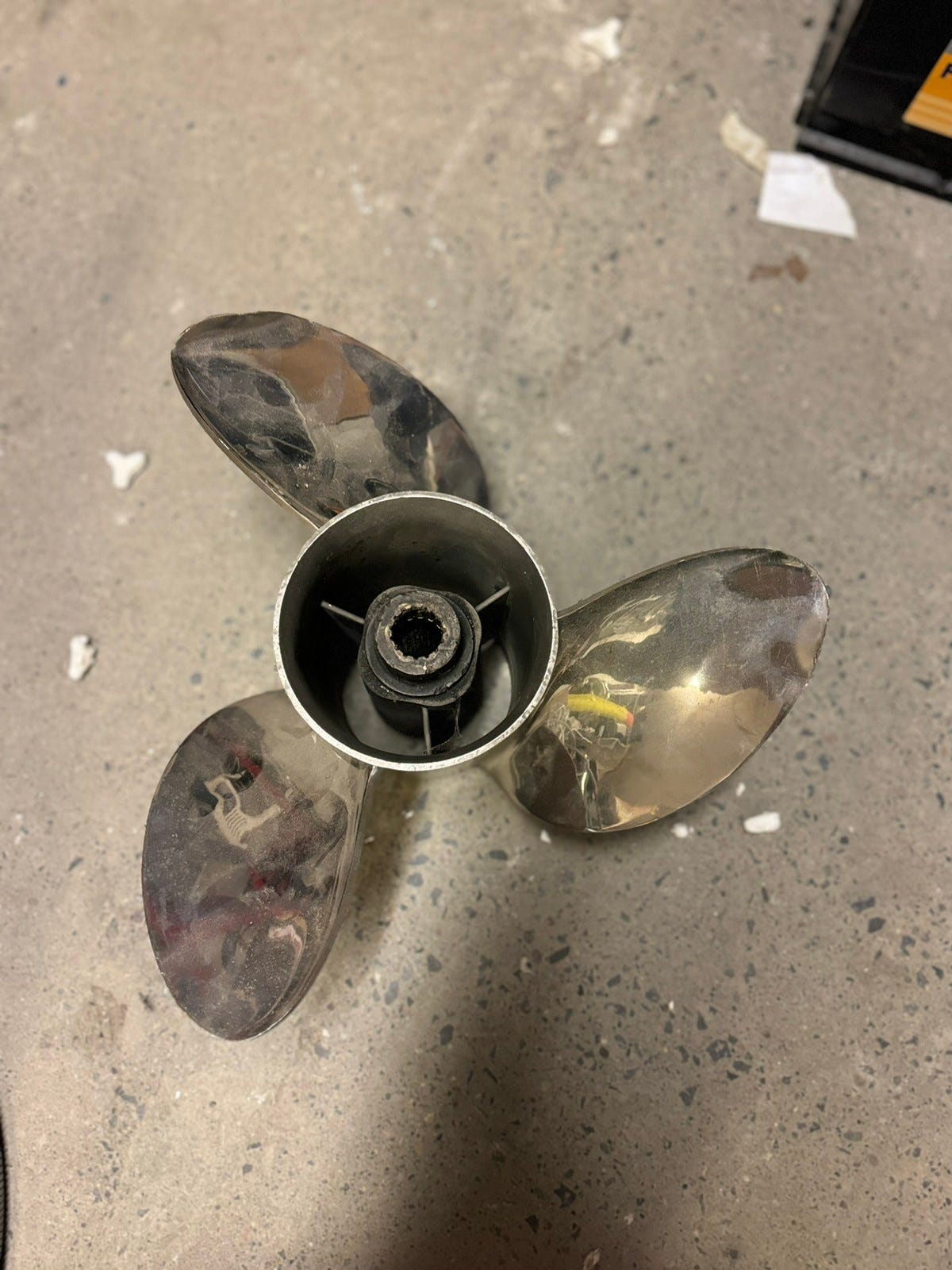 Evinrude 250 outboard propell | FINN-torget