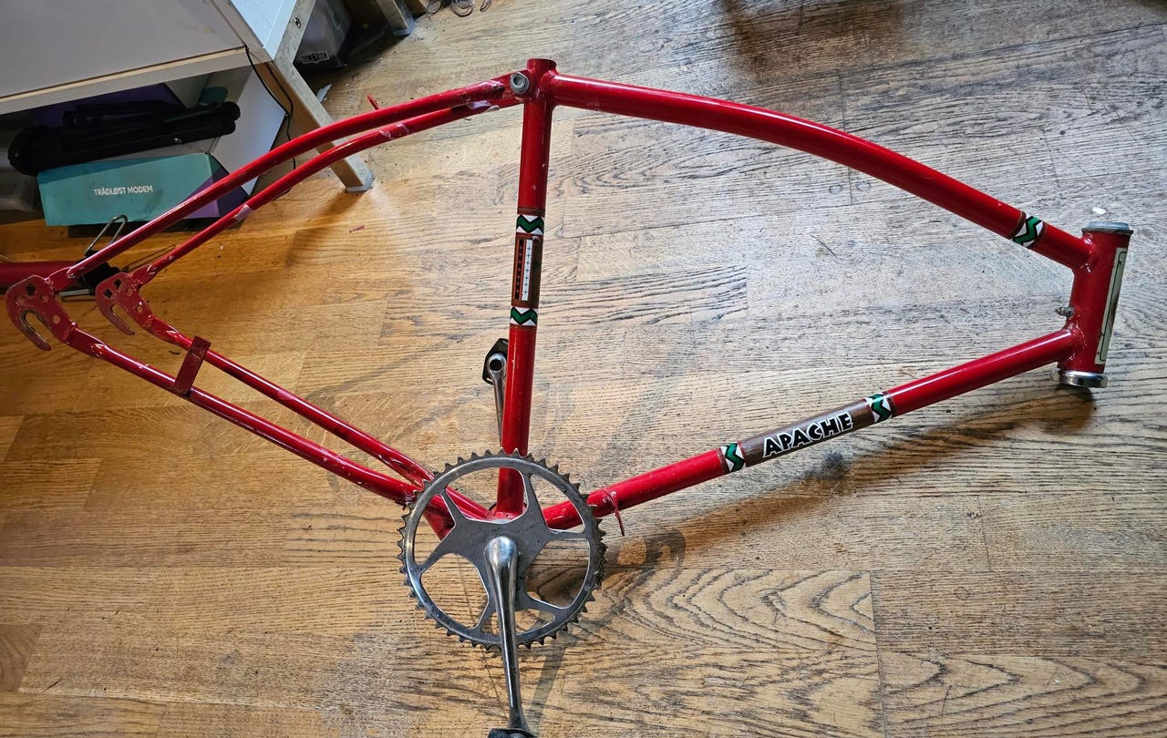Nydelig 17" Apache ramme og sal m.m selges | FINN-torget