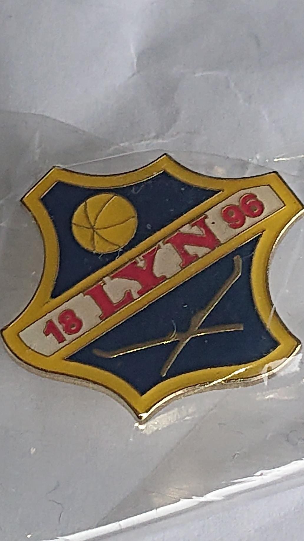 Lyn fotball klubb pins selges.. | FINN-torget