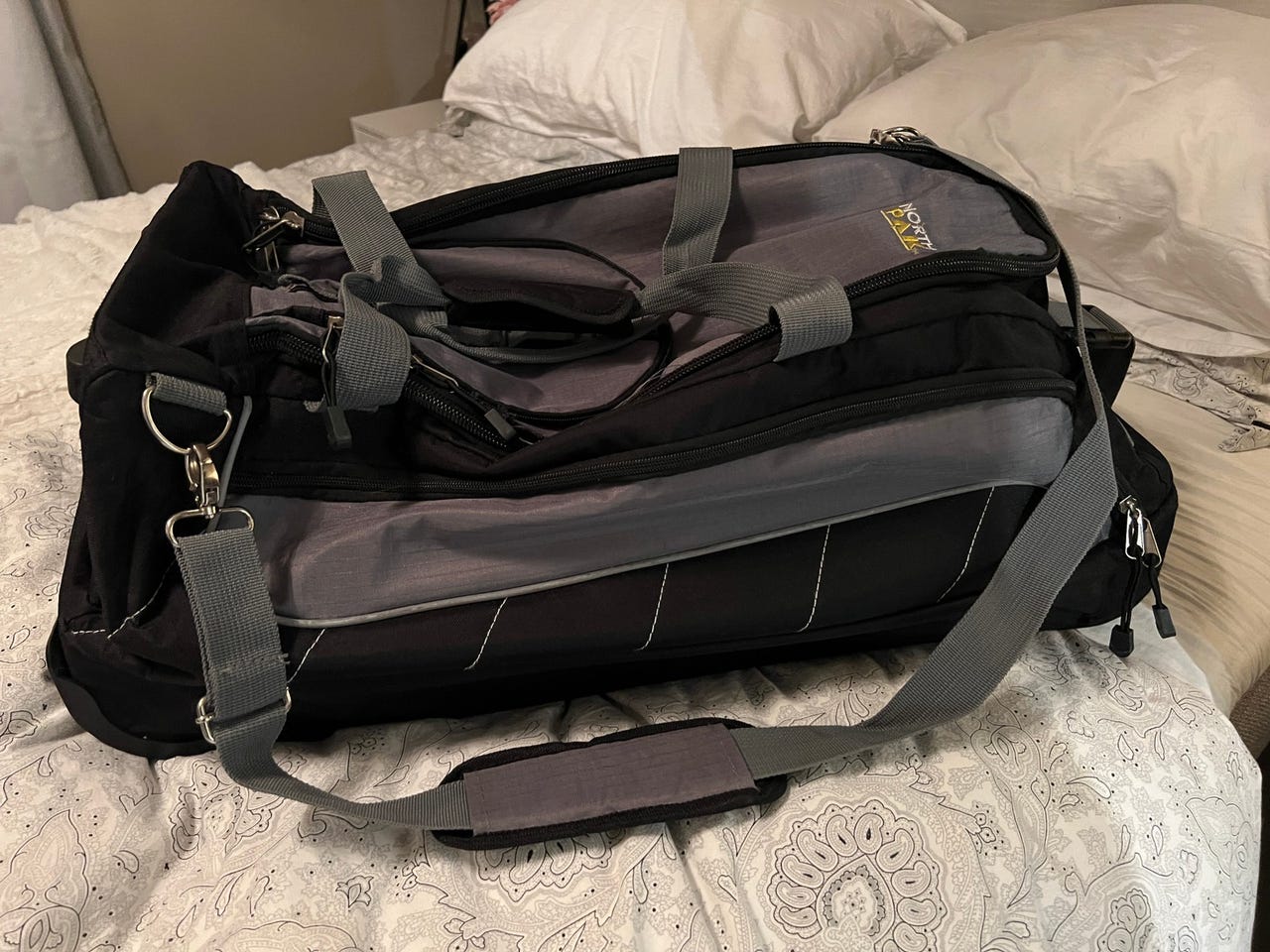 North Pak trillebag i grå / svart selges | FINN-torget