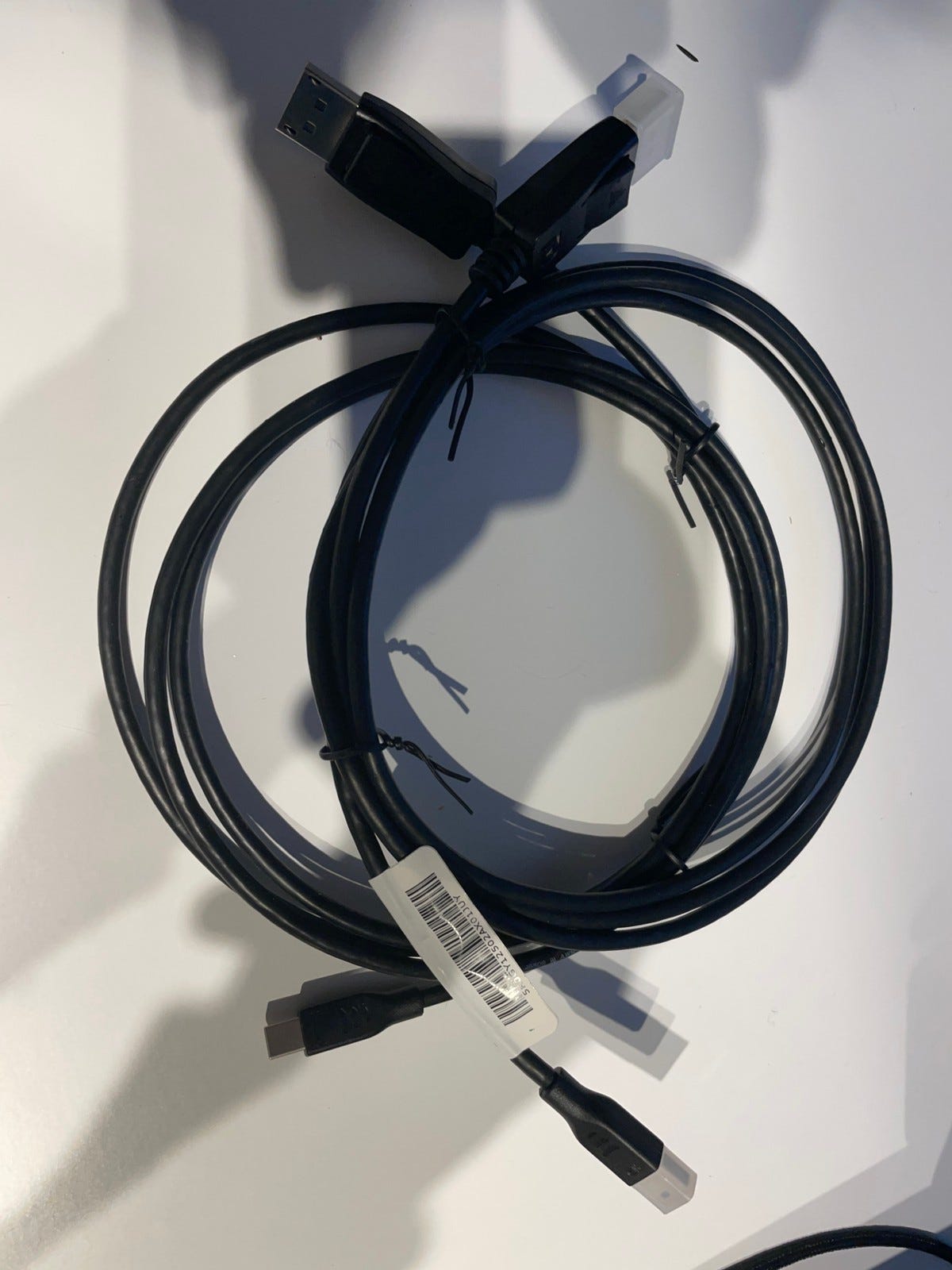 Amphenol Display Port Cable 6 Ft Male to Male E326508 A | FINN-torget