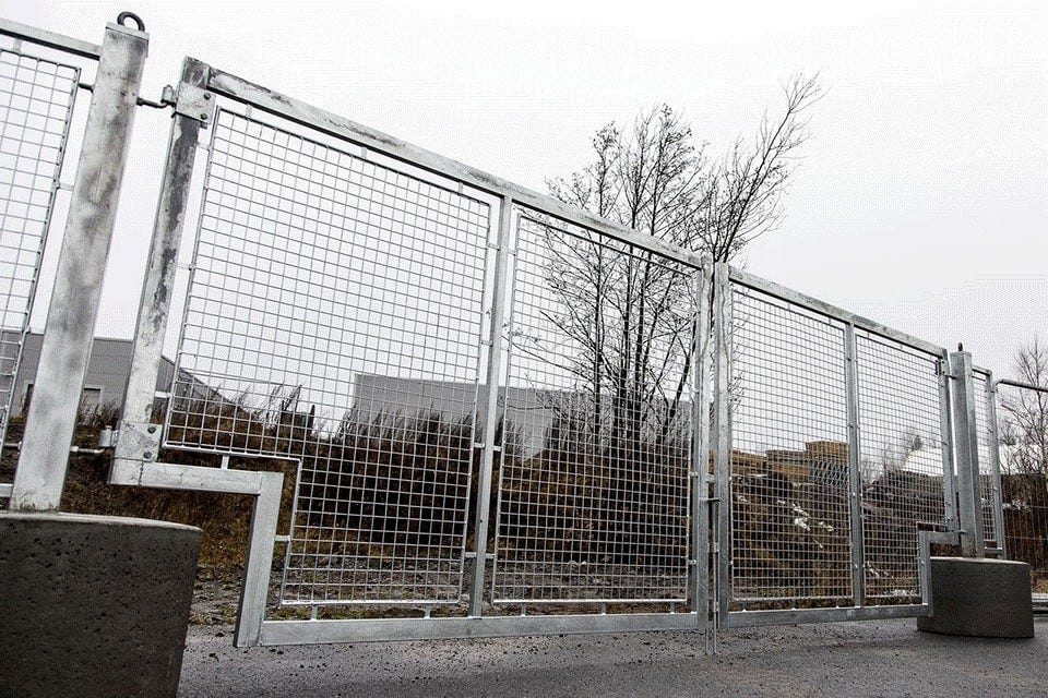 Flyttbar dobbel slagport/byggeport 4m åpning | FINN-torget