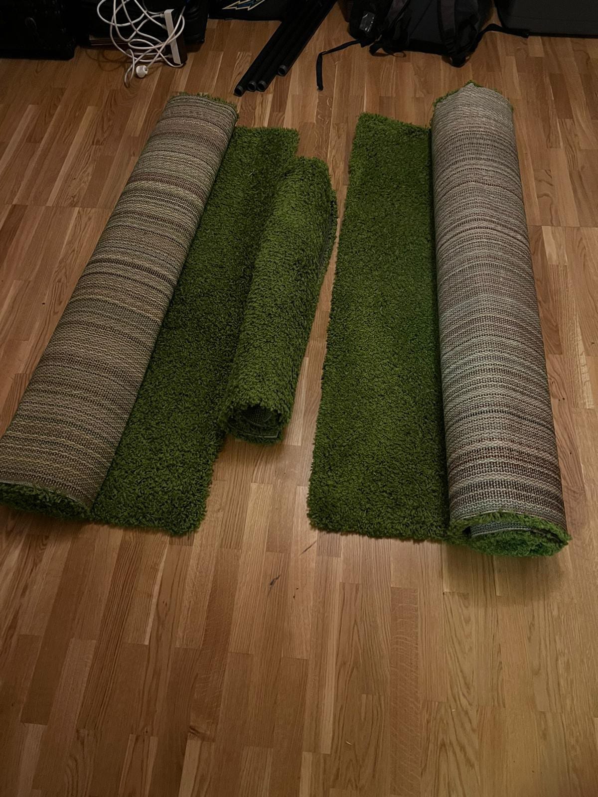 Fire teppe to store og to små selges for 500 kr. alt | FINN torget