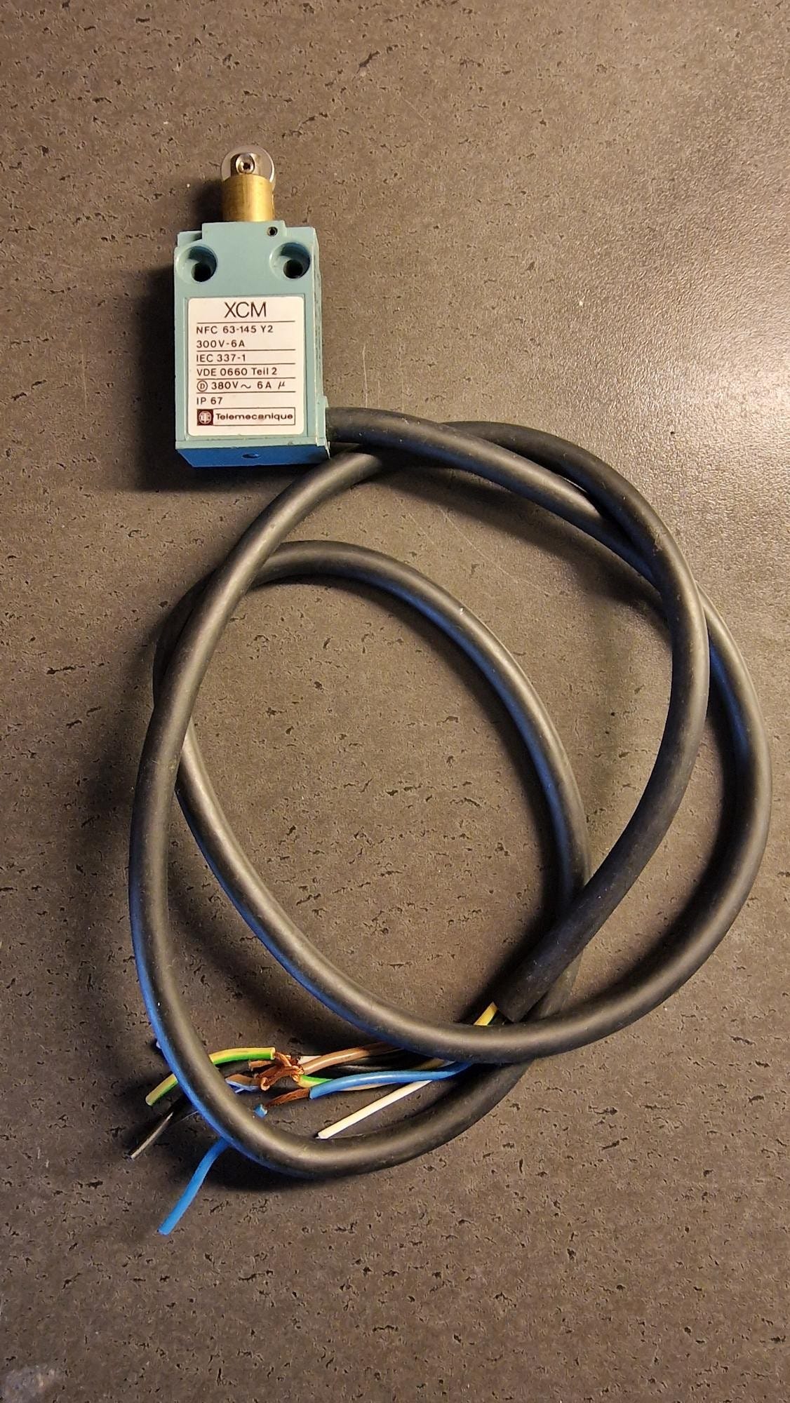 Telemecanique XCM-A102 Grensebryter | FINN torget