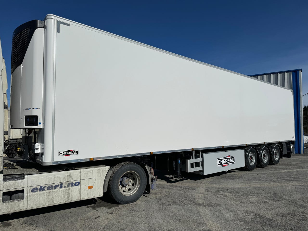 Til salgs: Chereau FRC trailer med Carrier HE19 2-temp. Bommer for ...