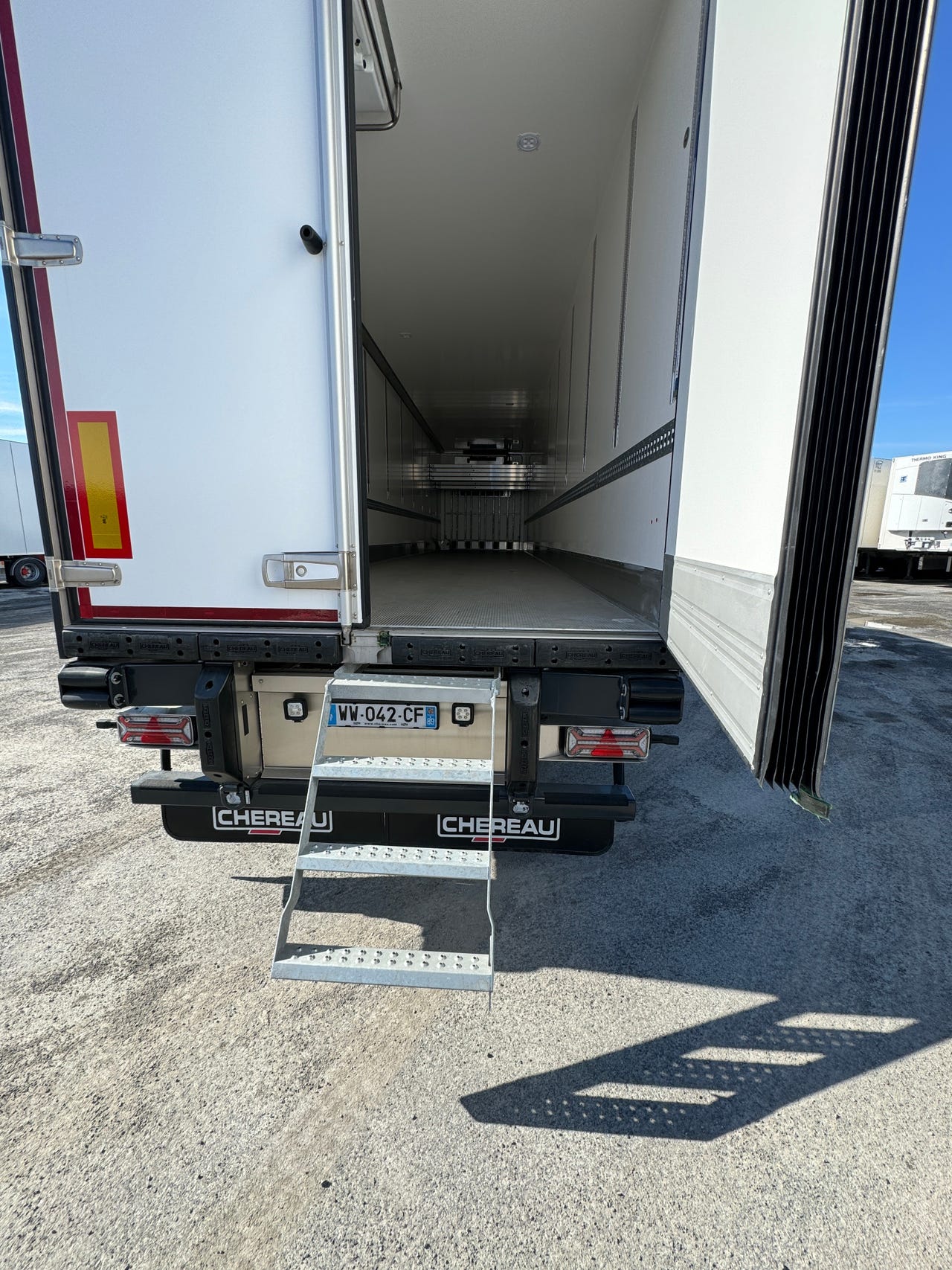 Til salgs: Chereau FRC trailer med Carrier HE19 2-temp. Bommer for ...