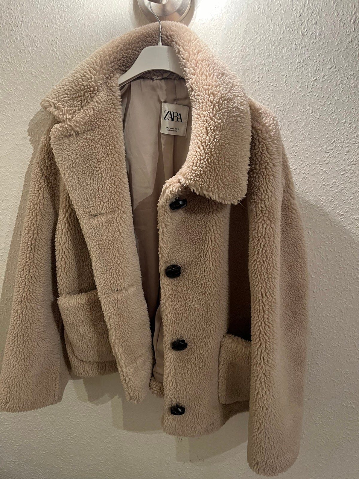 Teddy jakke fra Zara | FINN-torget
